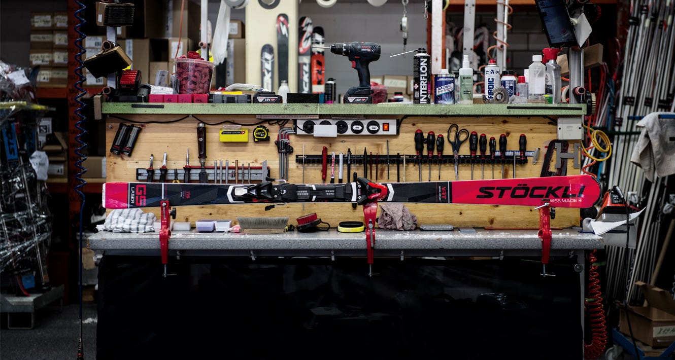 Pour des courbes parfaites : Conseils d'entretien des skis | Location ...